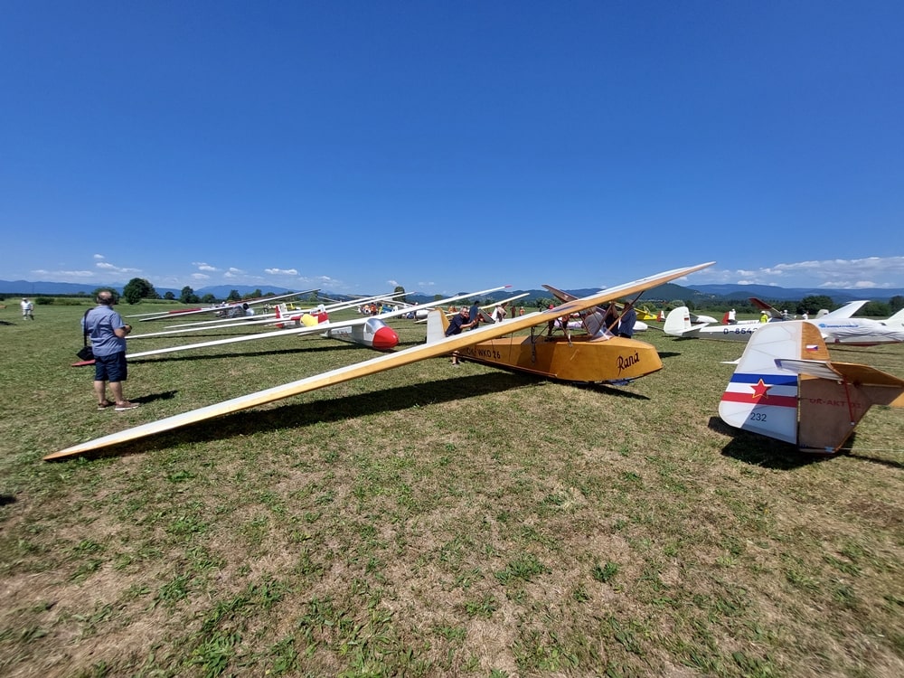Starodobna jadralna letala zavzela celjsko nebo (foto, video) - Celje.info