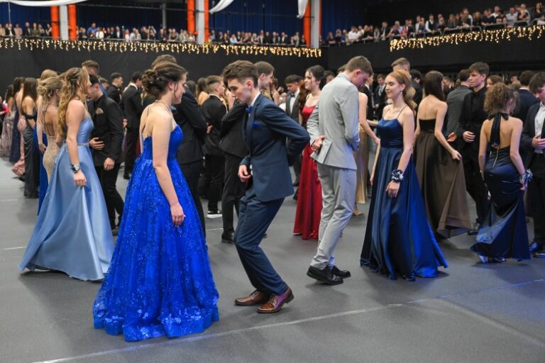 Maturantski ples Gimnazije Lava 2025: ponos, veselje, iskrena čustva ...